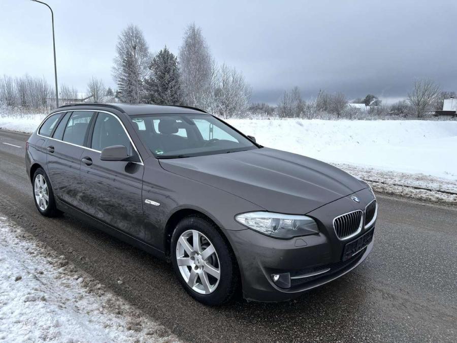 Brown BMW 520 2011 in Ukmerge, with an engine capacity of 2.00 L and mileage of 292 thousand km for 6550 €, photo 2 on AUTOMOTO.COM.LV