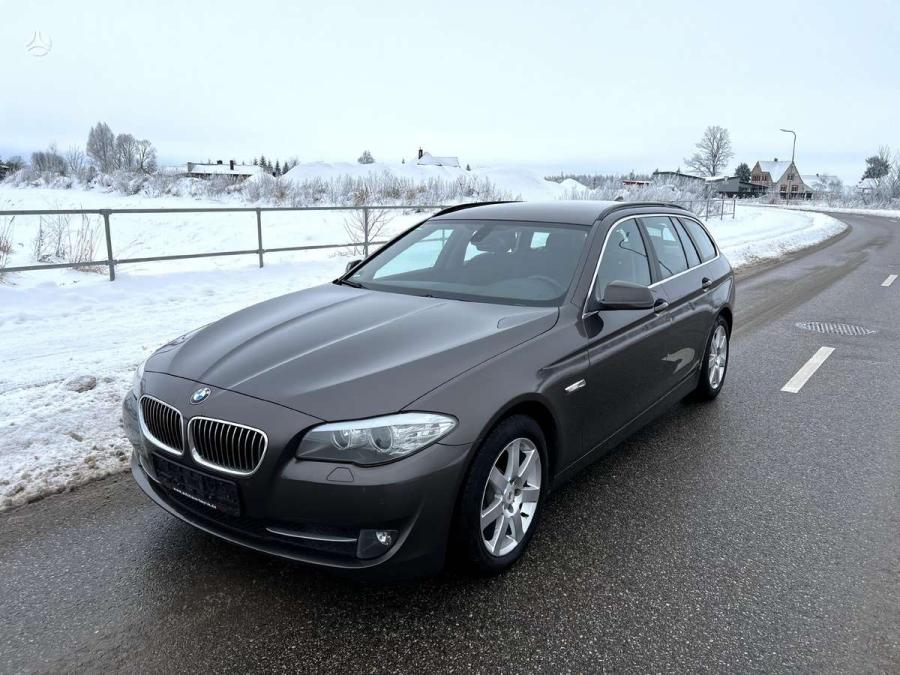 Brown BMW 520 2011 in Ukmerge, with an engine capacity of 2.00 L and mileage of 292 thousand km for 6550 €, photo 7 on AUTOMOTO.COM.LV