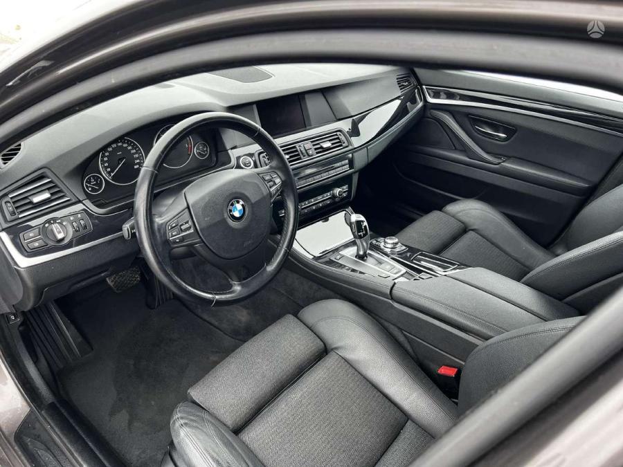 Brown BMW 520 2011 in Ukmerge, with an engine capacity of 2.00 L and mileage of 292 thousand km for 6550 €, photo 11 on AUTOMOTO.COM.LV
