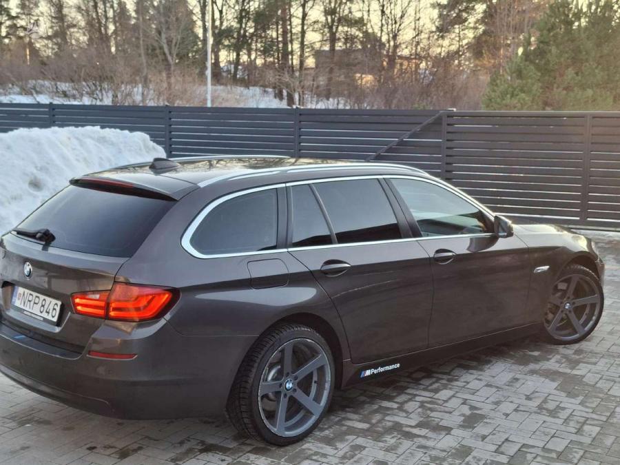 Brown BMW 520 2011 in Silute, with an engine capacity of 2.00 L and mileage of 450 thousand km for 5700 €, photo 1 on AUTOMOTO.COM.LV