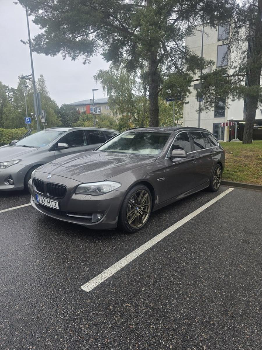 Brūns BMW 520 2011 Hāpsalu, ar dzinēja tilpumu 2.00 L un nobraukumu 317 tūkst. km par 8000 €, foto 15 vietnē AUTOMOTO.COM.LV
