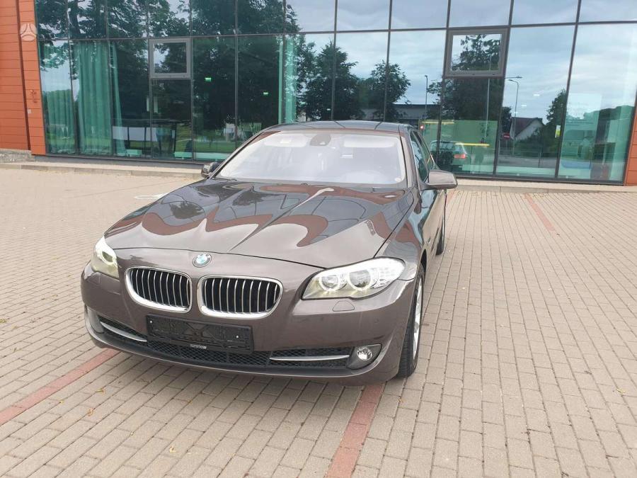 Brown BMW 520 2011 in Utena, with an engine capacity of 2.00 L and mileage of 373 thousand km for 7150 €, photo 4 on AUTOMOTO.COM.LV