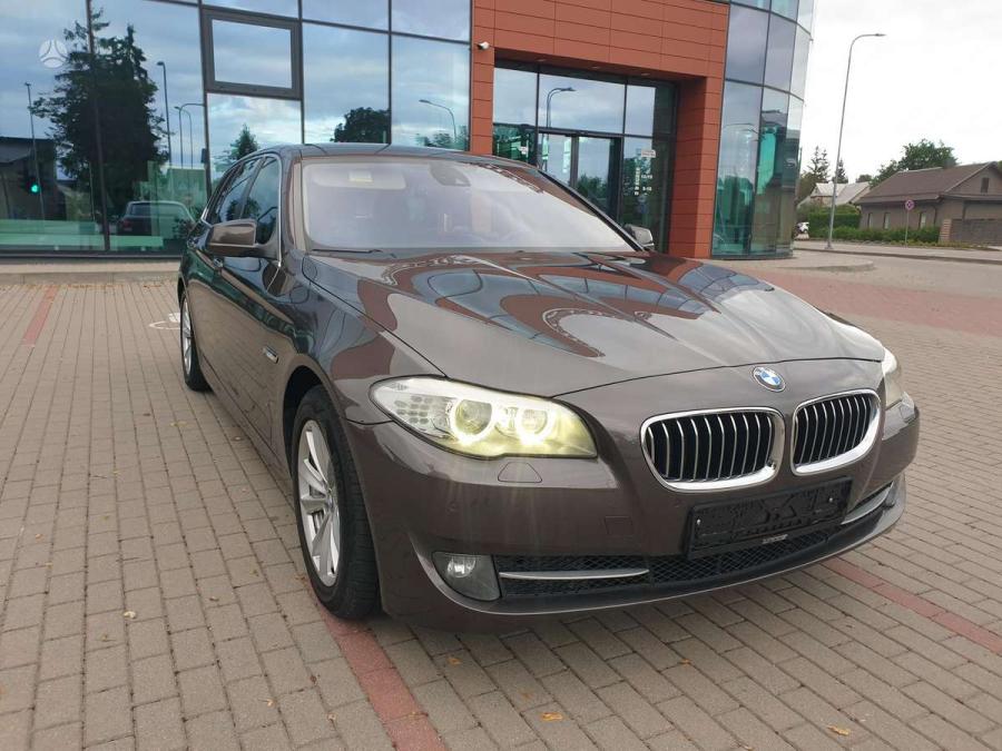Brown BMW 520 2011 in Utena, with an engine capacity of 2.00 L and mileage of 373 thousand km for 7150 €, photo 5 on AUTOMOTO.COM.LV
