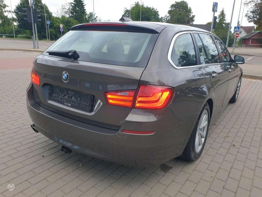 Brown BMW 520 2011 in Utena, with an engine capacity of 2.00 L and mileage of 373 thousand km for 7150 €, photo 12 on AUTOMOTO.COM.LV