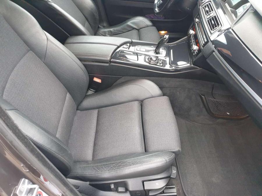 Brown BMW 520 2011 in Utena, with an engine capacity of 2.00 L and mileage of 373 thousand km for 7150 €, photo 19 on AUTOMOTO.COM.LV