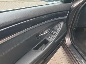 Brown BMW 520 2011 in Utena, with an engine capacity of 2.00 L and mileage of 373 thousand km for 7150 €, photo 21 on AUTOMOTO.COM.LV