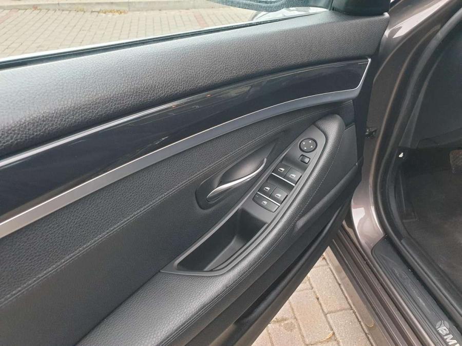 Brown BMW 520 2011 in Utena, with an engine capacity of 2.00 L and mileage of 373 thousand km for 7150 €, photo 21 on AUTOMOTO.COM.LV
