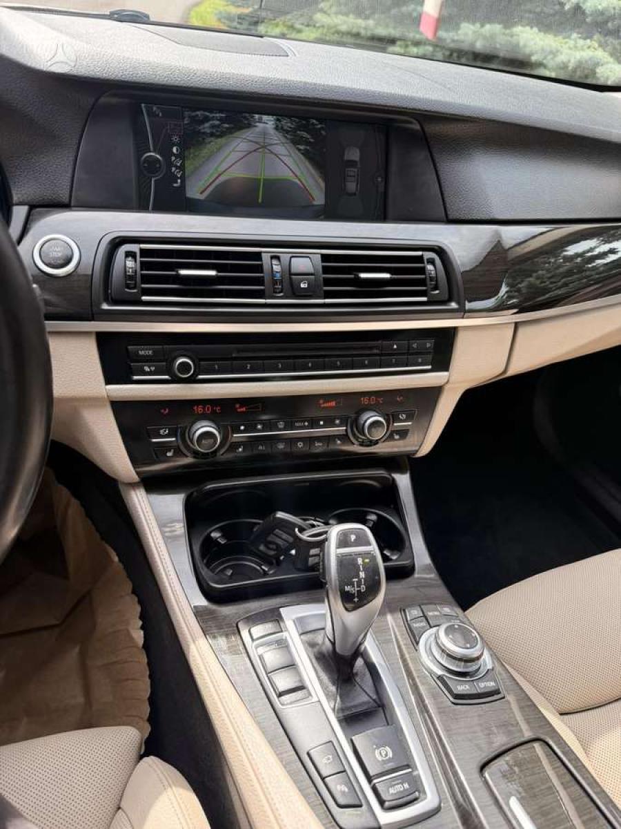 Brown BMW 520 2011 in Utena, with an engine capacity of 2.00 L and mileage of 284 thousand km for 7200 €, photo 10 on AUTOMOTO.COM.LV