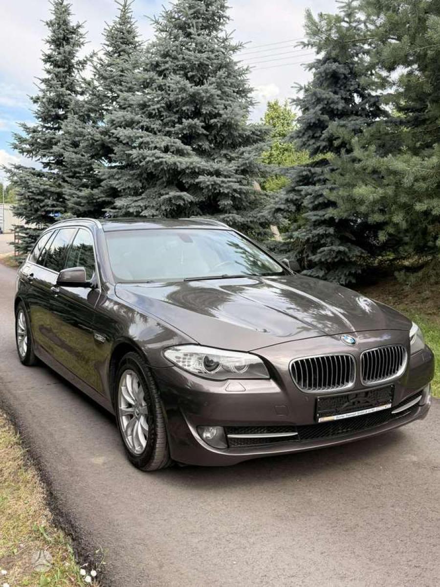 Brown BMW 520 2011 in Utena, with an engine capacity of 2.00 L and mileage of 284 thousand km for 7200 €, photo 12 on AUTOMOTO.COM.LV