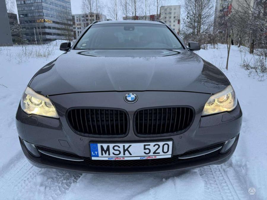 Brown BMW 520 2012 in Vilnius, with an engine capacity of 2.00 L and mileage of 321 thousand km for 8450 €, photo 2 on AUTOMOTO.COM.LV