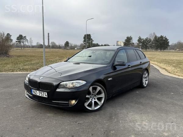 Brown BMW 520 2012 in Riga, with an engine capacity of 2.00 L and mileage of 305 thousand km for 6999 €, photo 1 on AUTOMOTO.COM.LV