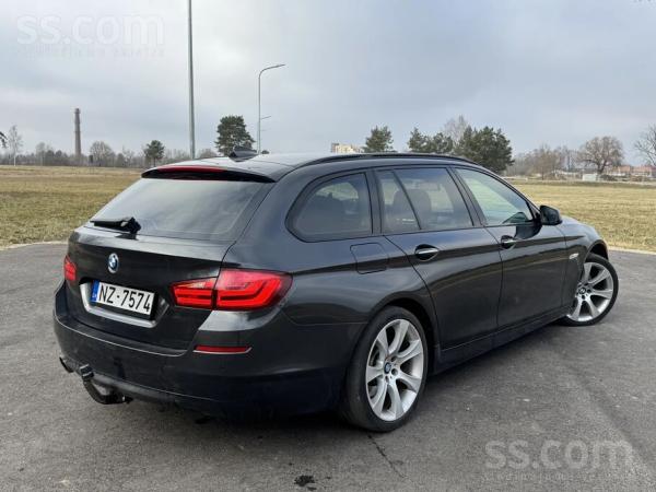Brown BMW 520 2012 in Riga, with an engine capacity of 2.00 L and mileage of 305 thousand km for 6999 €, photo 3 on AUTOMOTO.COM.LV