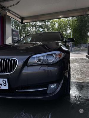 Brown BMW 520 2012 in Kaunas, with an engine capacity of 2.00 L and mileage of 327 thousand km for 5800 €, photo 4 on AUTOMOTO.COM.LV