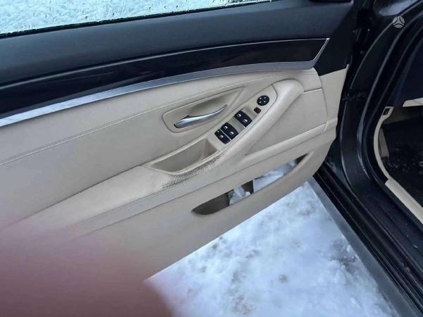 Brown BMW 520 2014 in Plunge, with an engine capacity of 2.00 L and mileage of 257 thousand km for 6500 €, photo 11 on AUTOMOTO.COM.LV
