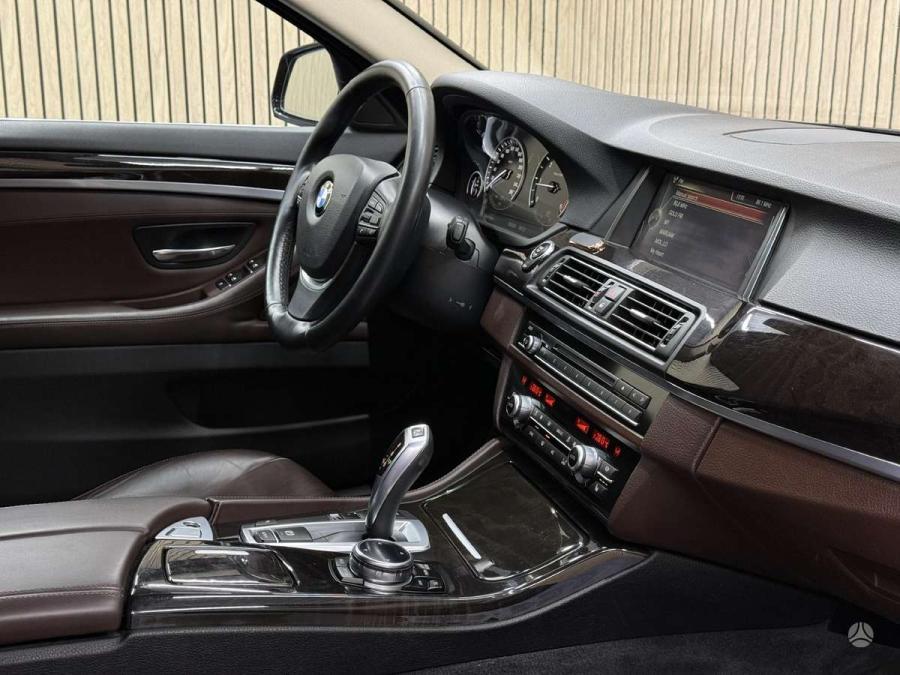 Brūns BMW 520 2014 Marijampole, ar dzinēja tilpumu 2.00 L un nobraukumu 284 tūkst. km par 11300 €, foto 19 vietnē AUTOMOTO.COM.LV