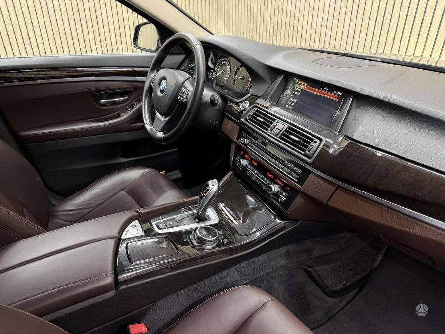 Brūns BMW 520 2014 Marijampole, ar dzinēja tilpumu 2.00 L un nobraukumu 284 tūkst. km par 11300 €, foto 31 vietnē AUTOMOTO.COM.LV