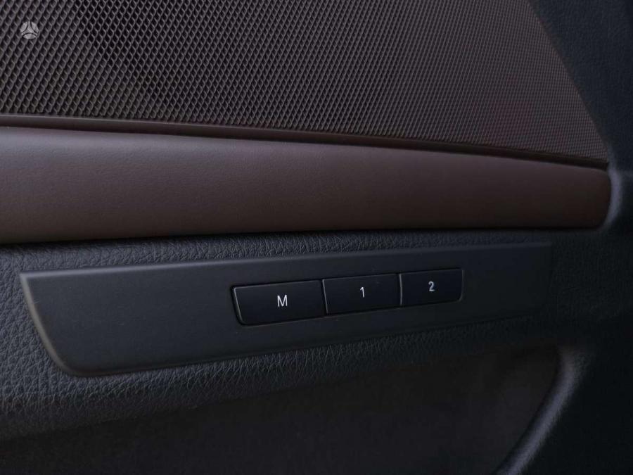 Brown BMW 520 2014 in Kaunas, with an engine capacity of 2.00 L and mileage of 280 thousand km for 10250 €, photo 39 on AUTOMOTO.COM.LV