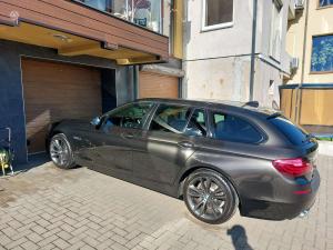 Brown BMW 520 2014 in Kaunas, with an engine capacity of 2.00 L and mileage of 391 thousand km for 11000 €, photo  on AUTOMOTO.COM.LV