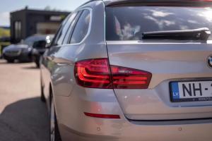 Brown BMW 520 2015 in Liepaja, with an engine capacity of 2.00 L and mileage of 242 thousand km for 12500 €, photo 9 on AUTOMOTO.COM.LV