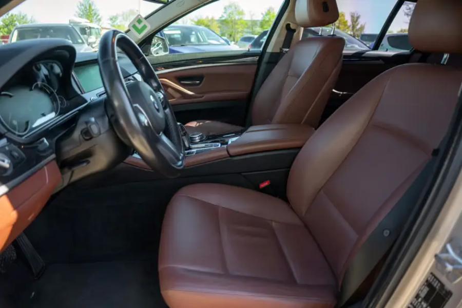 Brown BMW 520 2015 in Liepaja, with an engine capacity of 2.00 L and mileage of 242 thousand km for 12500 €, photo 14 on AUTOMOTO.COM.LV