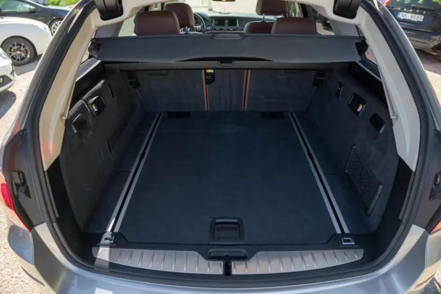 Brown BMW 520 2015 in Liepaja, with an engine capacity of 2.00 L and mileage of 242 thousand km for 12500 €, photo 16 on AUTOMOTO.COM.LV