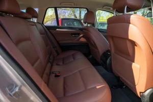 Brown BMW 520 2015 in Liepaja, with an engine capacity of 2.00 L and mileage of 242 thousand km for 12500 €, photo 17 on AUTOMOTO.COM.LV