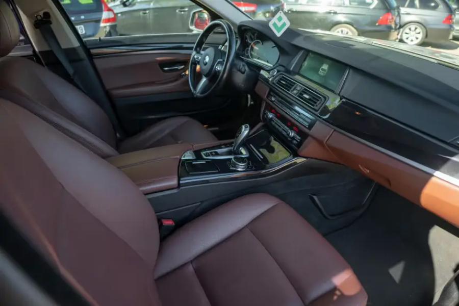 Brown BMW 520 2015 in Liepaja, with an engine capacity of 2.00 L and mileage of 242 thousand km for 12500 €, photo 18 on AUTOMOTO.COM.LV