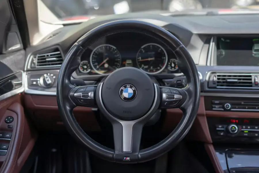 Brown BMW 520 2015 in Liepaja, with an engine capacity of 2.00 L and mileage of 242 thousand km for 12500 €, photo 19 on AUTOMOTO.COM.LV