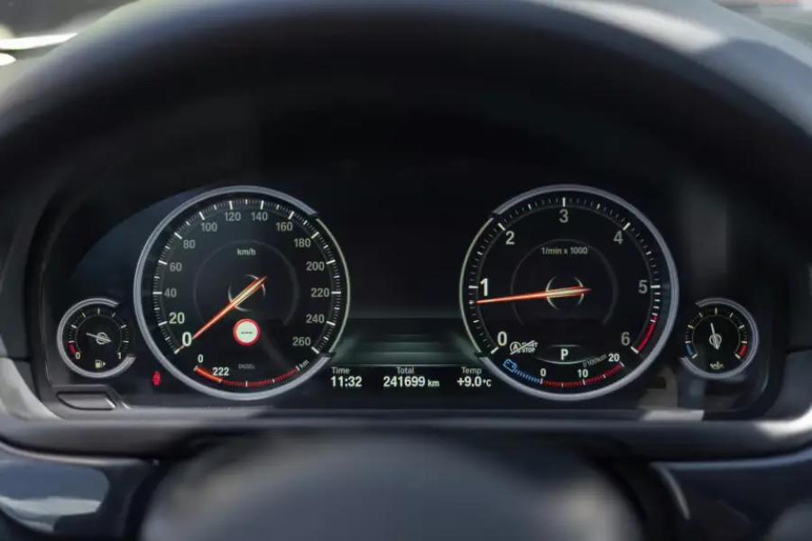 Brown BMW 520 2015 in Liepaja, with an engine capacity of 2.00 L and mileage of 242 thousand km for 12500 €, photo 20 on AUTOMOTO.COM.LV