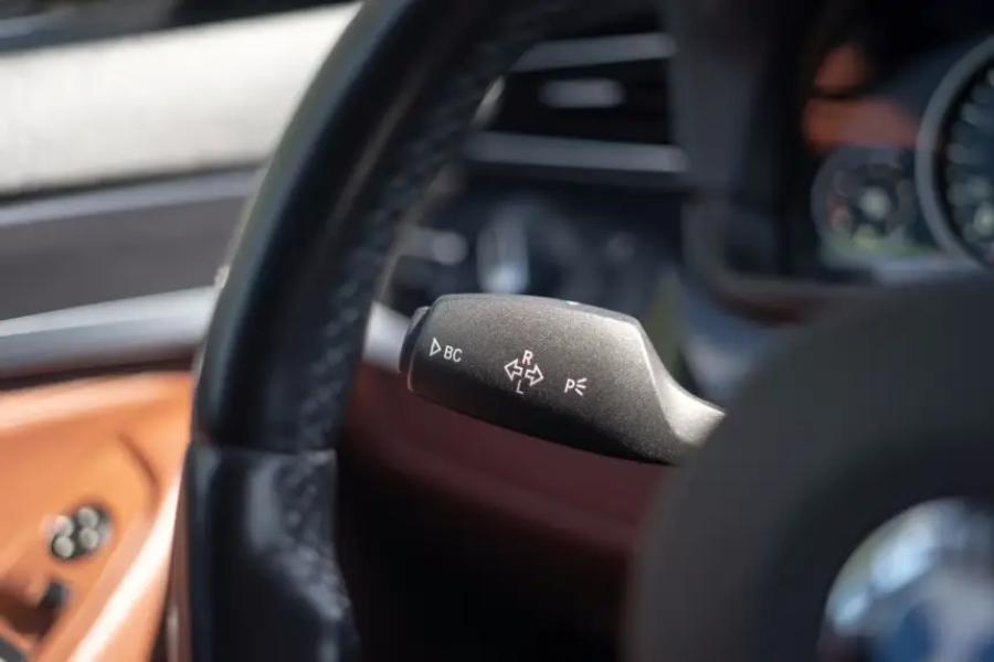 Brown BMW 520 2015 in Liepaja, with an engine capacity of 2.00 L and mileage of 242 thousand km for 12500 €, photo 26 on AUTOMOTO.COM.LV