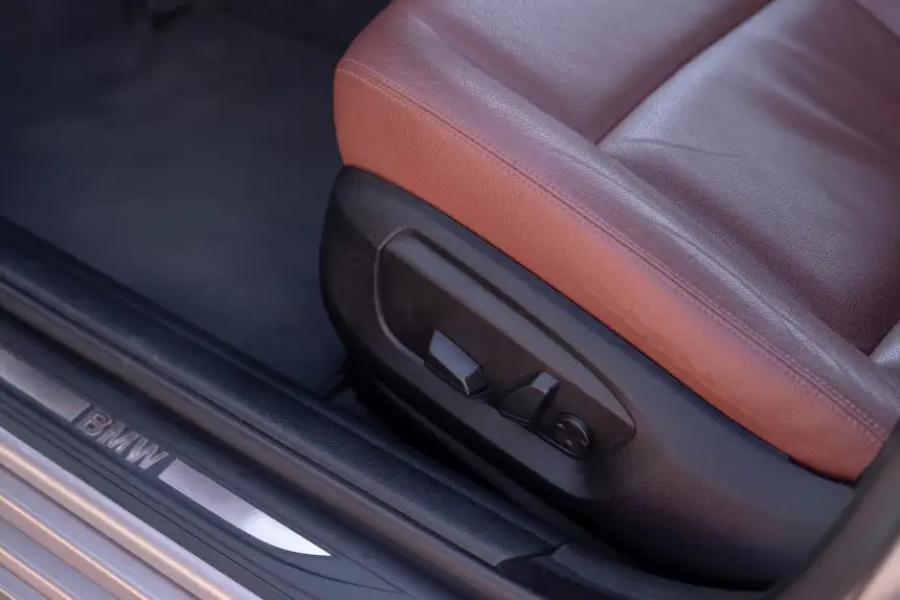 Brown BMW 520 2015 in Liepaja, with an engine capacity of 2.00 L and mileage of 242 thousand km for 12500 €, photo 30 on AUTOMOTO.COM.LV