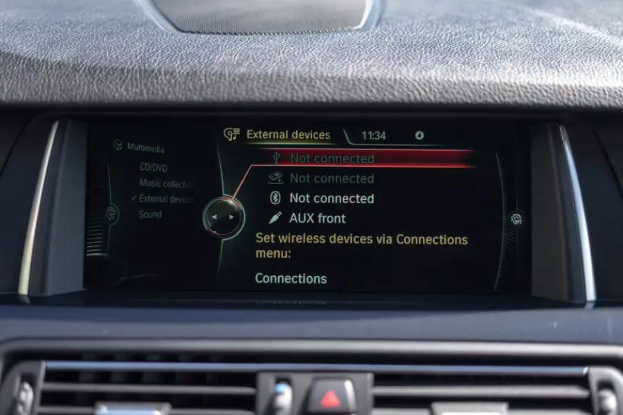 Brown BMW 520 2015 in Liepaja, with an engine capacity of 2.00 L and mileage of 242 thousand km for 12500 €, photo 34 on AUTOMOTO.COM.LV