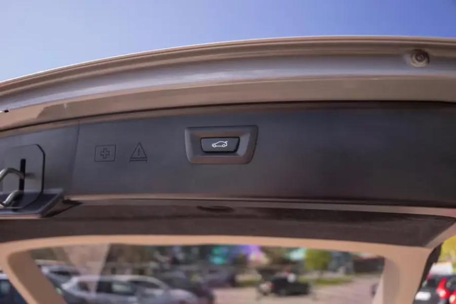 Brown BMW 520 2015 in Liepaja, with an engine capacity of 2.00 L and mileage of 242 thousand km for 12500 €, photo 44 on AUTOMOTO.COM.LV