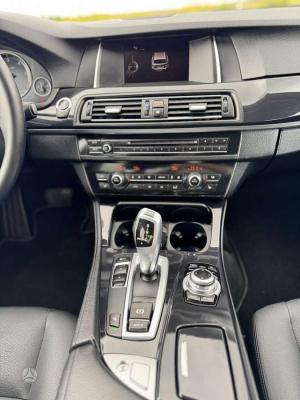 Brown BMW 520 2015 in Vilnius, with an engine capacity of 2.00 L and mileage of 293 thousand km for 9000 €, photo 9 on AUTOMOTO.COM.LV