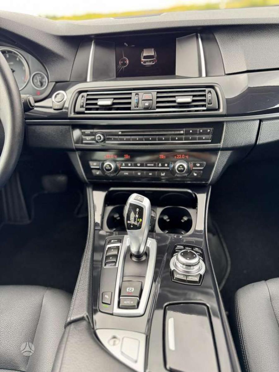 Brown BMW 520 2015 in Vilnius, with an engine capacity of 2.00 L and mileage of 293 thousand km for 9000 €, photo 9 on AUTOMOTO.COM.LV