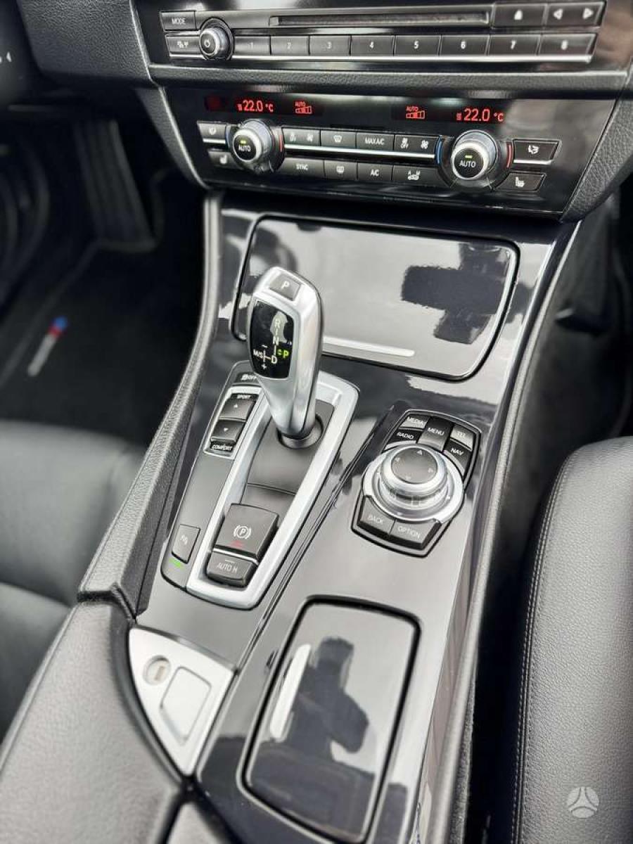 Brown BMW 520 2015 in Vilnius, with an engine capacity of 2.00 L and mileage of 293 thousand km for 9000 €, photo 10 on AUTOMOTO.COM.LV