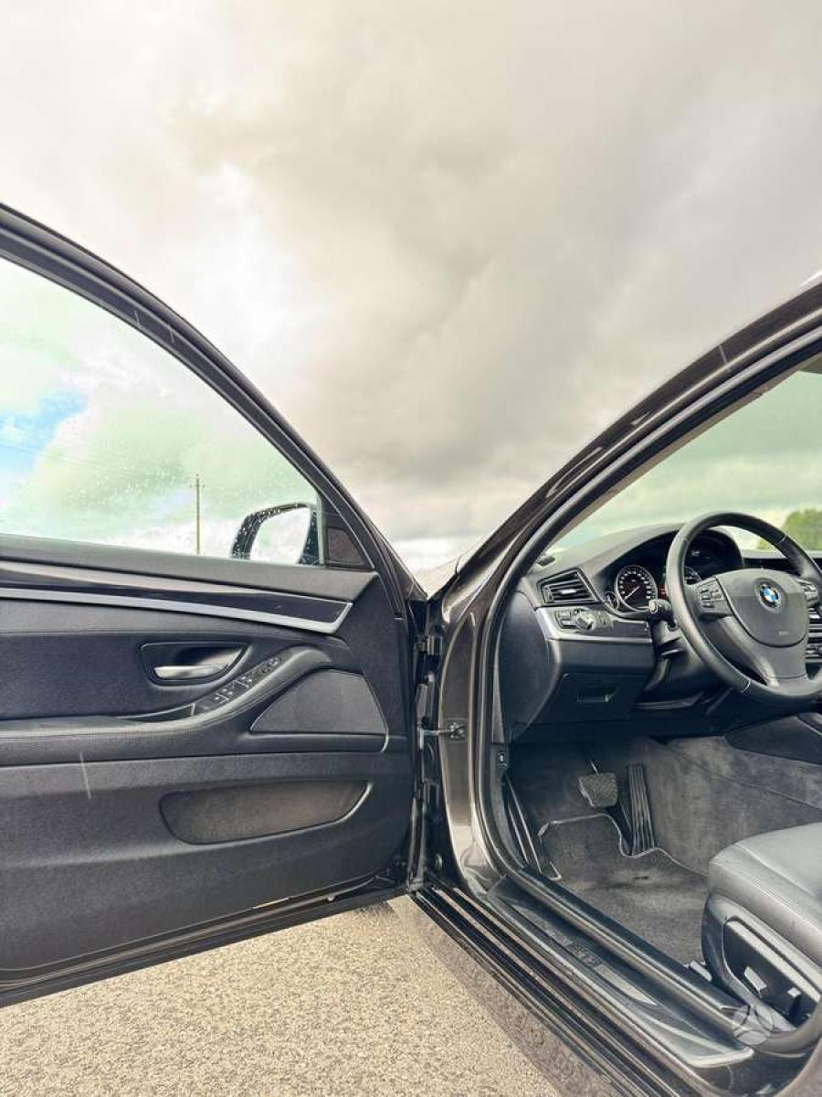 Brown BMW 520 2015 in Vilnius, with an engine capacity of 2.00 L and mileage of 293 thousand km for 9000 €, photo 11 on AUTOMOTO.COM.LV
