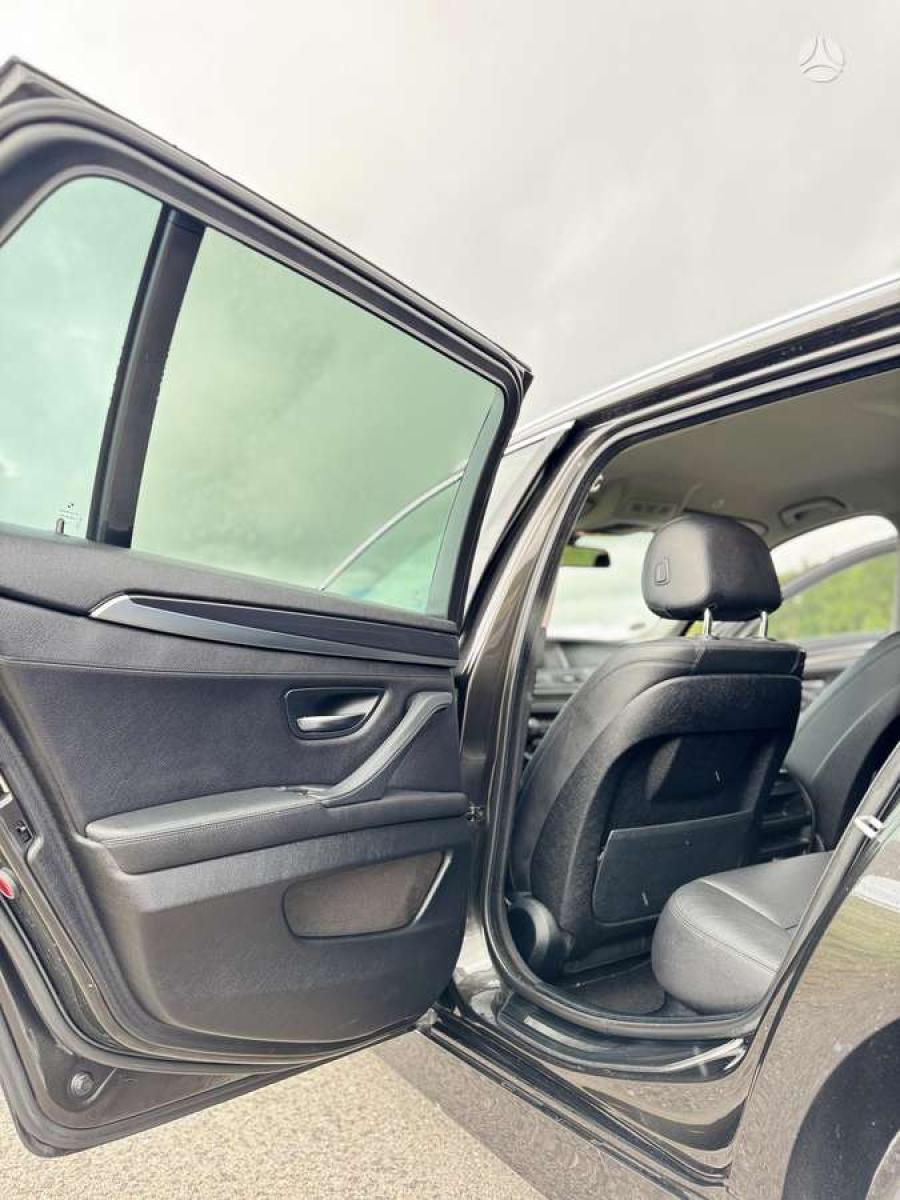 Brown BMW 520 2015 in Vilnius, with an engine capacity of 2.00 L and mileage of 293 thousand km for 9000 €, photo 12 on AUTOMOTO.COM.LV
