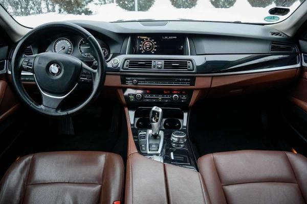 Brūns BMW 520 2016 Elektrėnai, ar dzinēja tilpumu 2.00 L un nobraukumu 231 tūkst. km par 11950 €, foto 9 vietnē AUTOMOTO.COM.LV