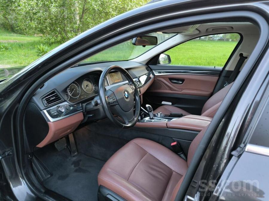 Brown BMW 520 2016 in Riga, with an engine capacity of 2.00 L and mileage of 267 thousand km for 11000 €, photo 8 on AUTOMOTO.COM.LV