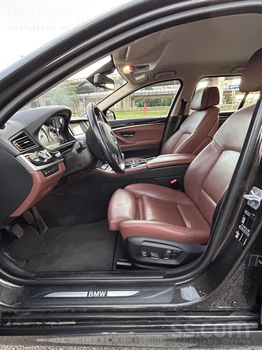 Brown BMW 520 2016 in Riga, with an engine capacity of 2.00 L and mileage of 286 thousand km for 10555 €, photo 9 on AUTOMOTO.COM.LV