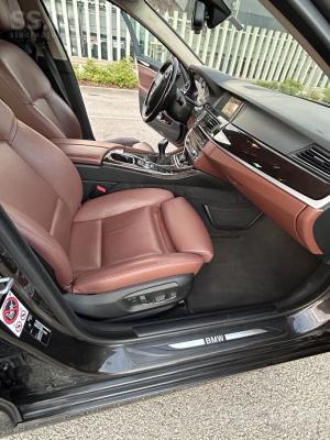 Brown BMW 520 2016 in Riga, with an engine capacity of 2.00 L and mileage of 286 thousand km for 10555 €, photo 12 on AUTOMOTO.COM.LV