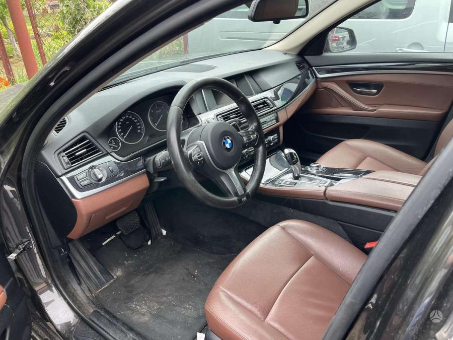Brown BMW 520 2016 in Ukmerge, with an engine capacity of 2.00 L and mileage of 300 thousand km for 6200 €, photo 11 on AUTOMOTO.COM.LV