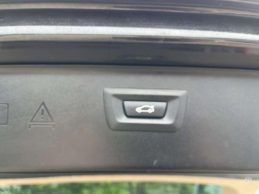 Brown BMW 520 2016 in Ukmerge, with an engine capacity of 2.00 L and mileage of 300 thousand km for 6200 €, photo 14 on AUTOMOTO.COM.LV