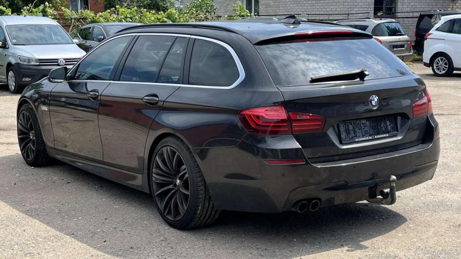 Brown BMW 520 2016 in Ukmerge, with an engine capacity of 2.00 L and mileage of 300 thousand km for 6200 €, photo 5 on AUTOMOTO.COM.LV