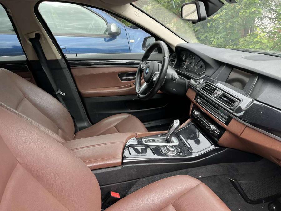 Brown BMW 520 2016 in Ukmerge, with an engine capacity of 2.00 L and mileage of 300 thousand km for 6200 €, photo 7 on AUTOMOTO.COM.LV