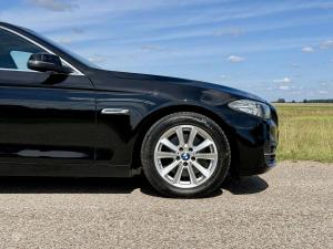 Brown BMW 520 2016 in Vilkaviskis, with an engine capacity of 2.00 L and mileage of 342 thousand km for 8900 €, photo 8 on AUTOMOTO.COM.LV
