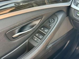 Brown BMW 520 2016 in Vilkaviskis, with an engine capacity of 2.00 L and mileage of 342 thousand km for 8900 €, photo 20 on AUTOMOTO.COM.LV