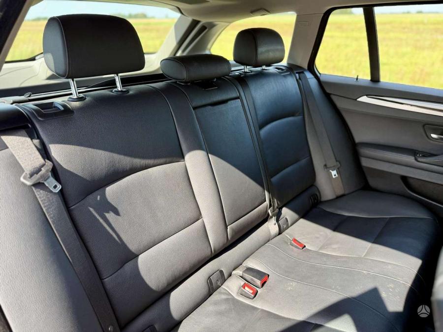 Brown BMW 520 2016 in Vilkaviskis, with an engine capacity of 2.00 L and mileage of 342 thousand km for 8900 €, photo 24 on AUTOMOTO.COM.LV