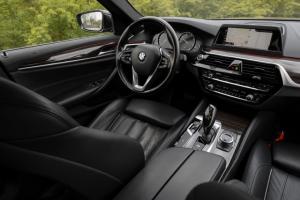 Brown BMW 520 2017 in Riga, with an engine capacity of 2.00 L and mileage of 216 thousand km for 18900 €, photo 8 on AUTOMOTO.COM.LV